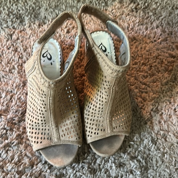 Justice | Shoes | Little Girls Size 2 Tan Sandals Justice Brand | Poshmark